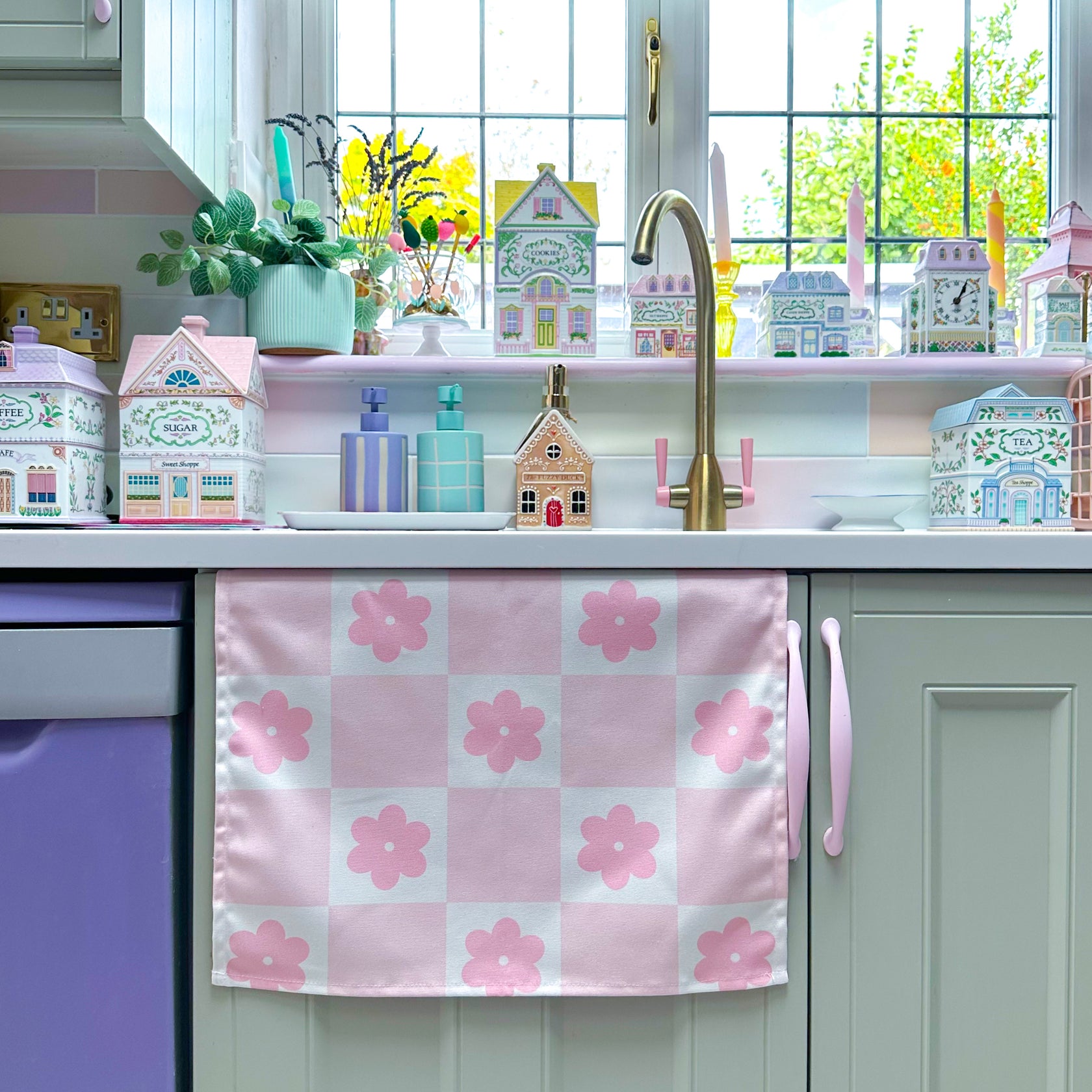 ‘Daisy Dreams’ pink daisy checkered tea towel | pastel kitchen towel ...